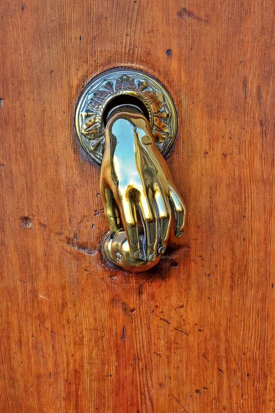Hand shaped door handle | Hand shaped door knob. — Stock Photo ...