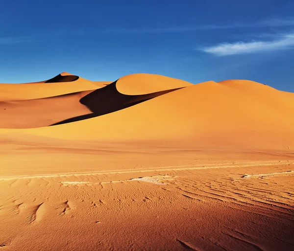 Great sand dunes of Sahara Desert at sunset in Algeri - Stock Image ...