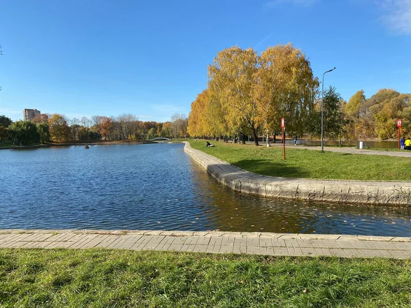 Riga mezaparks images libres de droit, photos de Riga mezaparks ...