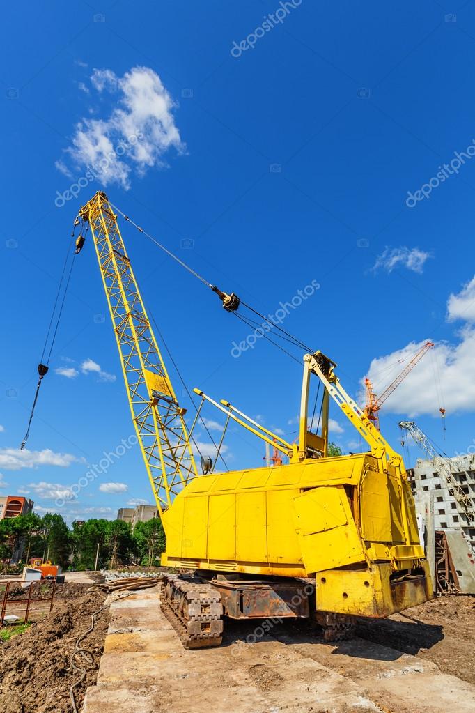 Caterpillar crane Stock Photo by ©Megaloman1ac 49529359