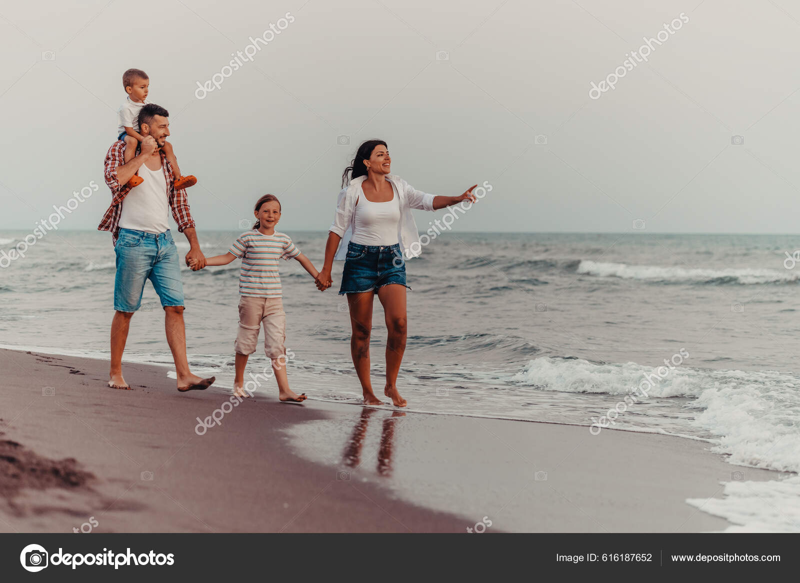 Family Gatherings Socializing Beach Sunset Family Walks Sandy Beach ...