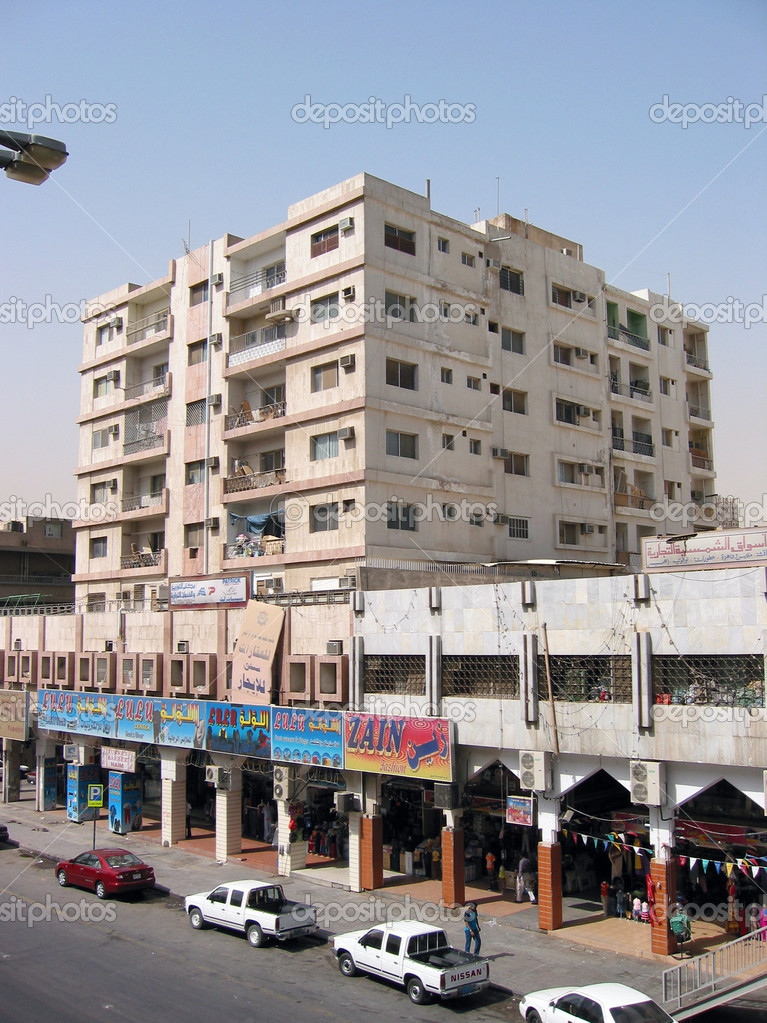 Calle Er Riad, Arabia Saudita — Foto editorial de stock © happyalex ...