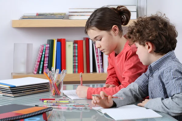 Aprender haciendo fotos de stock, imágenes de Aprender haciendo sin ...