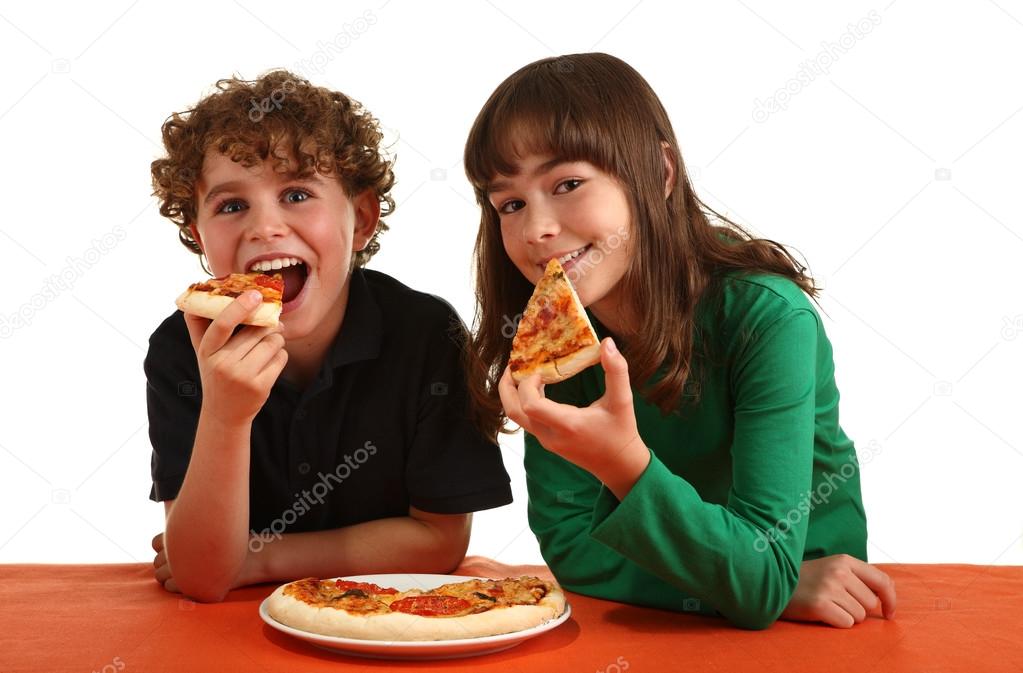 Niños comiendo pizza: fotografía de stock © gbh007 #32732447 ...