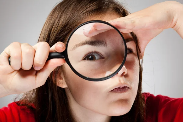 Mujer con lupa fotos de stock, imágenes de Mujer con lupa sin royalties ...