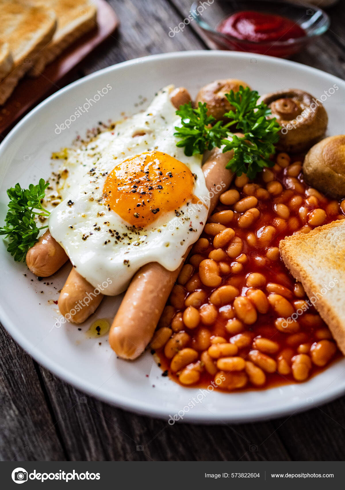 English Breakfast Toast Egg Sausages Beans Tomato Sauce Mushrooms ...
