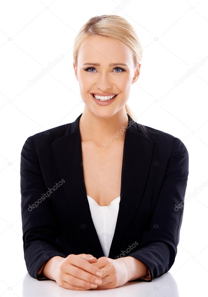 Entzückende blonde Geschäftsfrau sitzt am Schreibtisch — Stockfoto ... Entzückende blonde Geschäftsfrau sitzt am Schreibtisch — Stockfoto ...