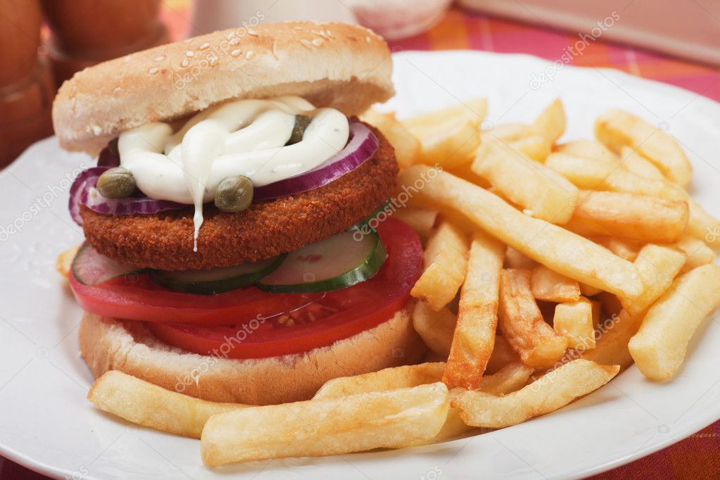 Fish burger with french fries Stock Photo by ©igordutina 39271471