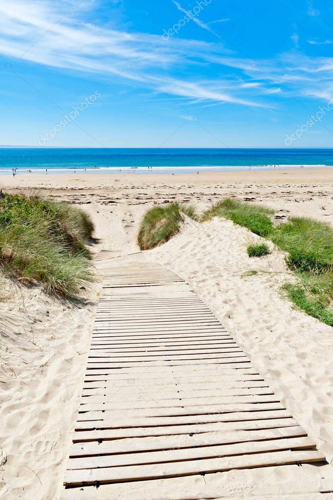 Wooden path over Dunes at a beach in Normandy, France — Stock Photo ...