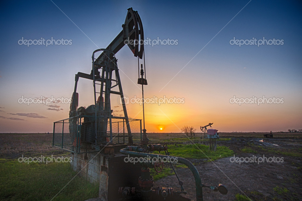 Oil pump Stock Photo by ©shime02 44649457