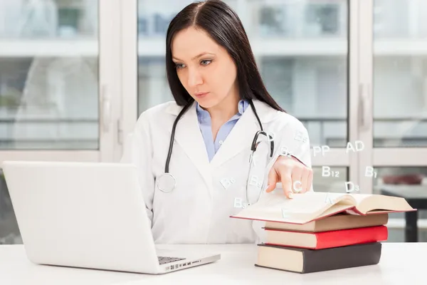 Doctor studying Stock Photos, Royalty Free Doctor studying Images ...