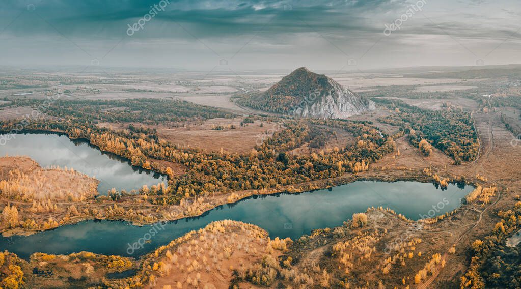 Vista aérea de la atracción popular de Bashkortostán - Monte Shikhan ...