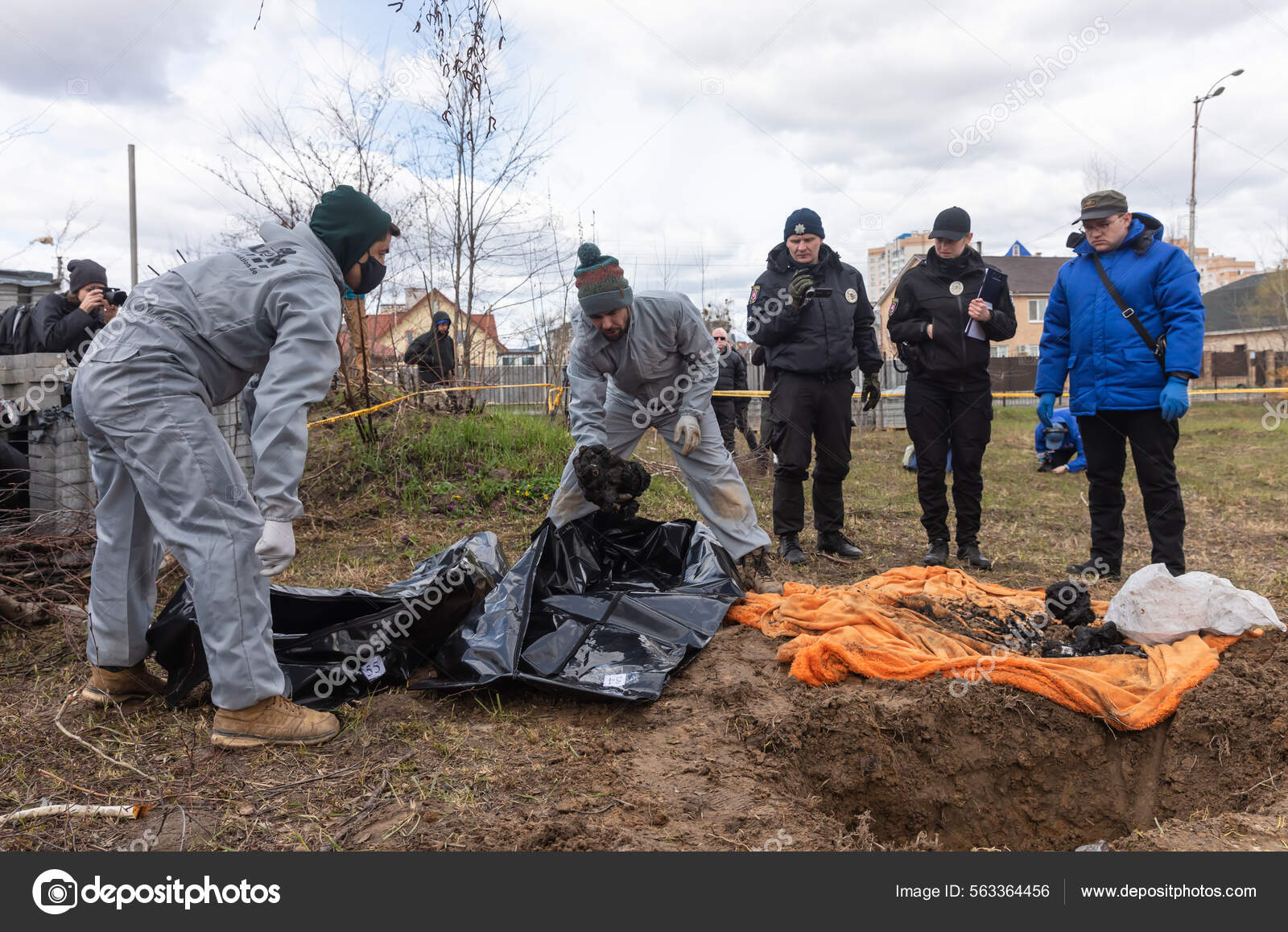 Bucha Ukraine Apr 2022 Genocide Bucha Forensic Police Officers Exhume ...