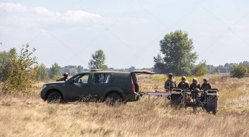 KYIV REG., UCRANIA - 08 de septiembre de 2022: Pruebas de campo del ...