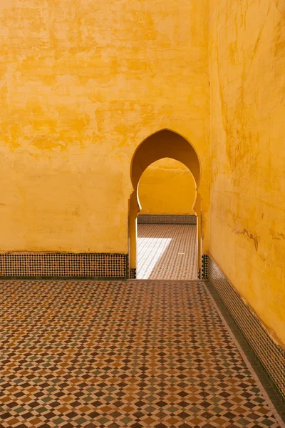Slums in downtown of Fez, Morocco — Stock Photo © zeber2010 #31766413