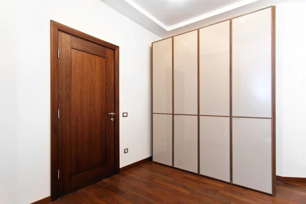 Nuevo guardarropa fotos de stock, imágenes de Nuevo guardarropa sin ...