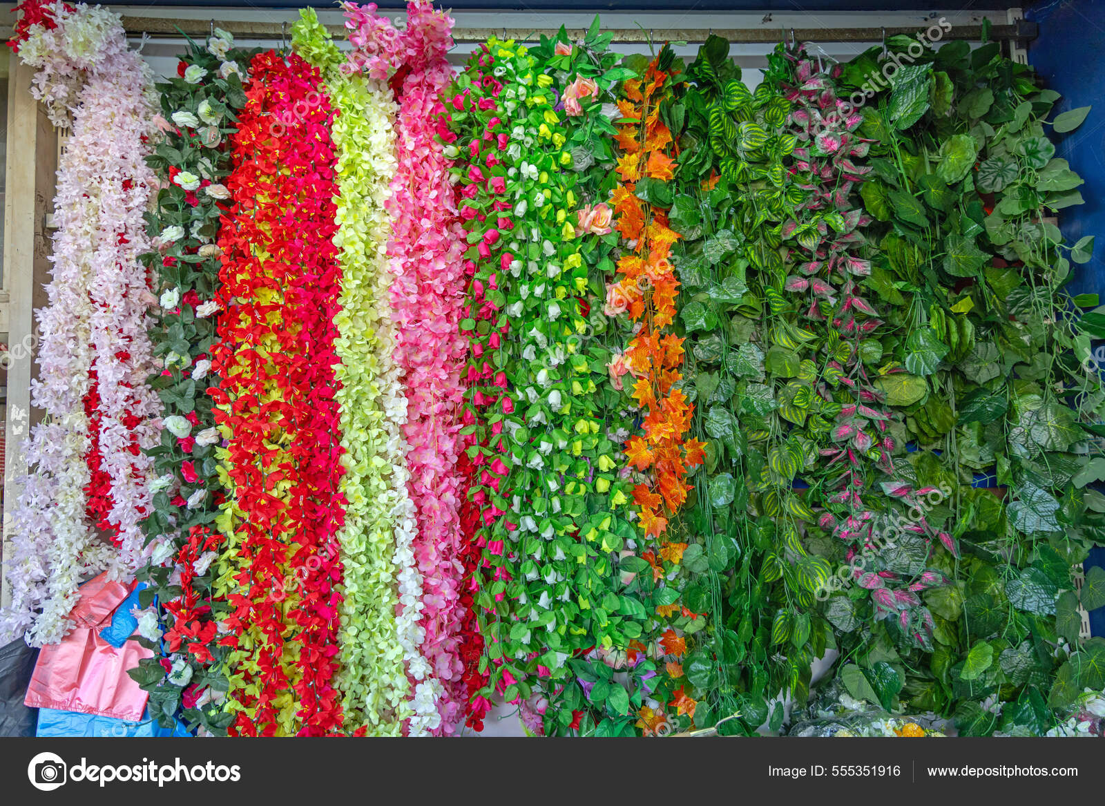 Strings Plastic Flowers Leaves Artificial Decor — Stock Photo ...