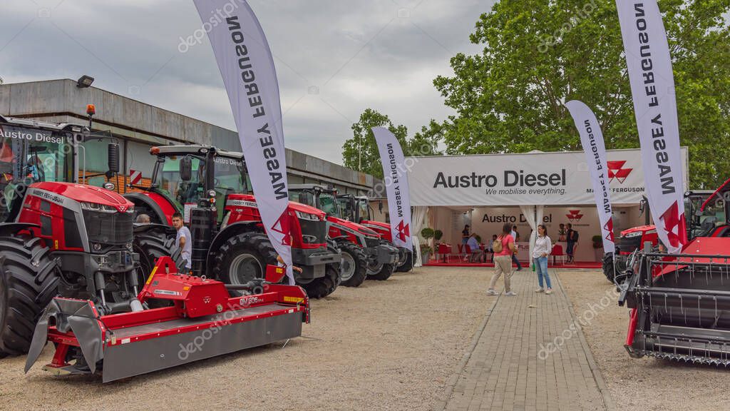 Novi Sad, Serbia - 23 de mayo de 2022: Exposici n Austro Diesel Stand Massey Ferguson en la ...