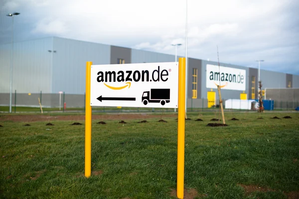Amazon warehouse Stock Photos, Royalty Free Amazon warehouse Images ...