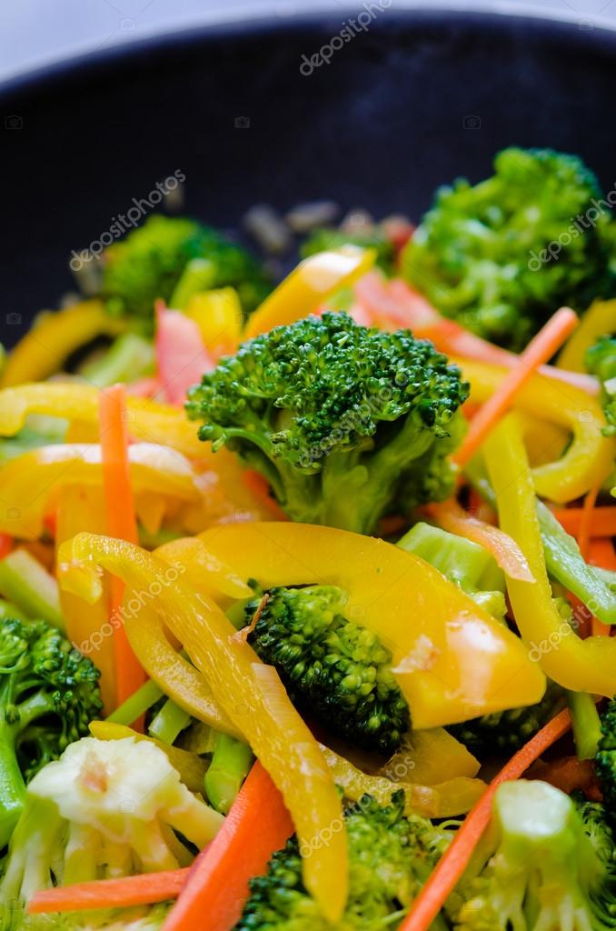 Wok stir fry Stock Photo by ©loriklaszlo 28782181