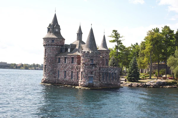 The ancient castle on an island Stock Photo by ©petrkurgan 18419369