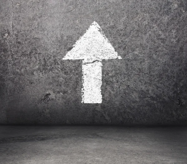 Sala de concreto com seta na parede fotos, imagens de © stevanovicigor ...