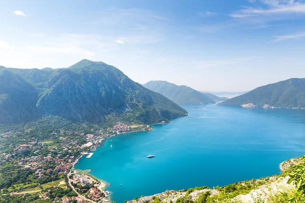 Lake wan Stock Photos, Royalty Free Lake wan Images | Depositphotos