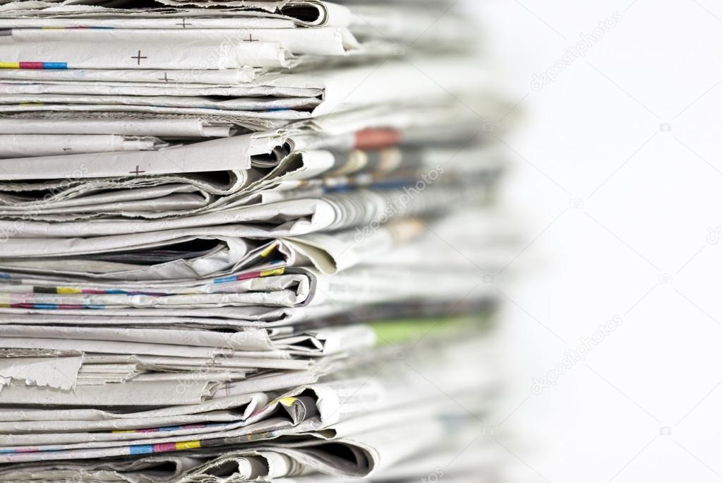 Mont n de peri dicos sobre fondo blanco 2024