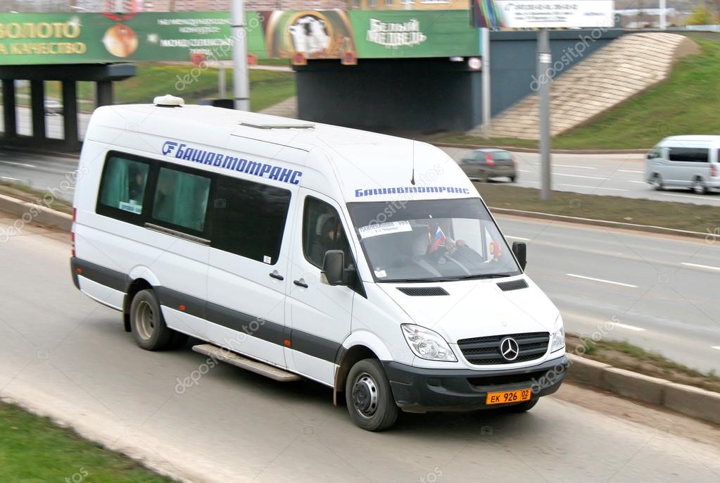 Mercedes-Benz Sprinter 515CDI – Stock Editorial Photo © Artzzz #44039319