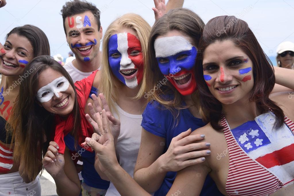Group of happy USA soccer fans commemorating victory. — Stock Photo ...
