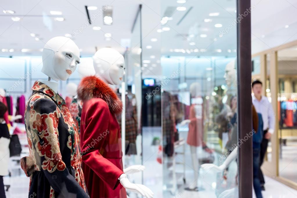 Mannequin dans le centre commercial — Photo éditoriale par ©zhudifeng ...