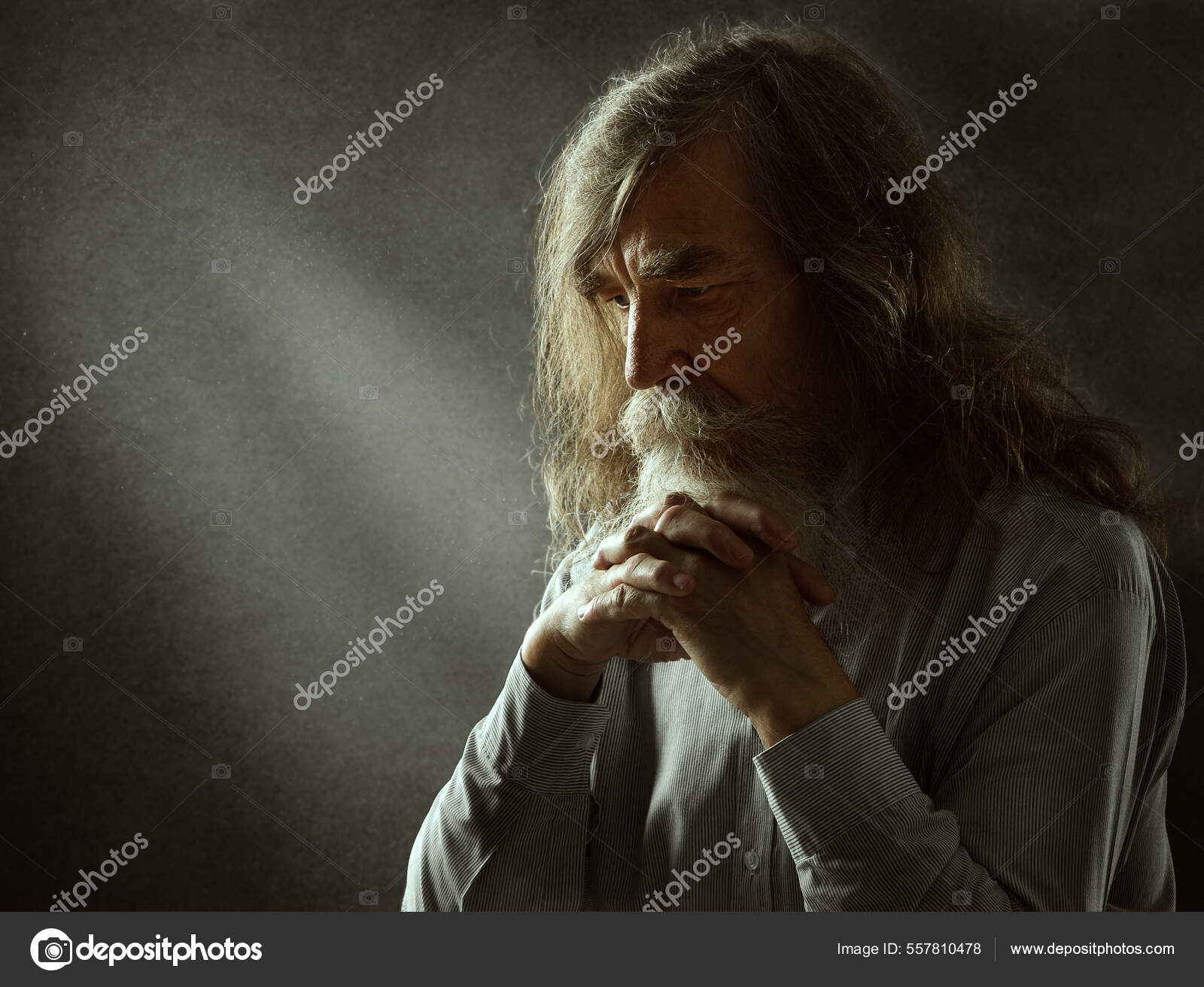 Old Man Praying Sad Thinking Senior White Beard Dark Background — Stock ...