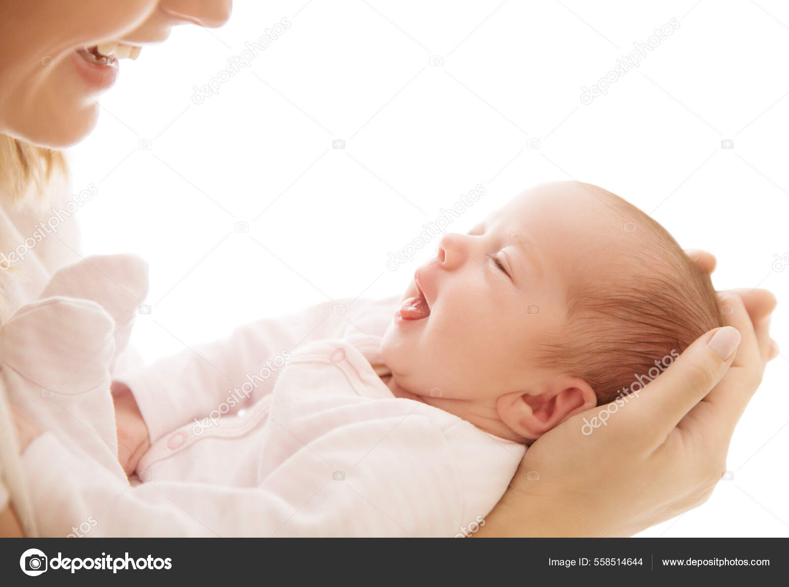 Newborn Baby Smiling With Mom Holding Baby Smiling Pictures | Freepik