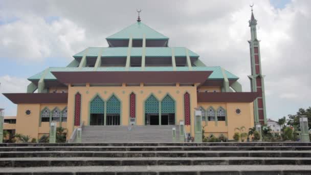 Masjid Raya Batam pyramid mosque, batam island, indonesia — Stock Video ...