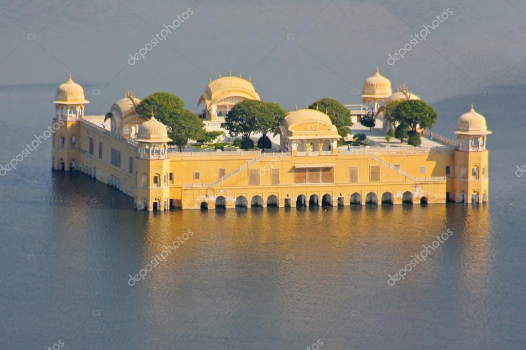 Palacio del Agua (Jal Mahal) en el lago Man Sagar. Jaipur, Rajastán ...