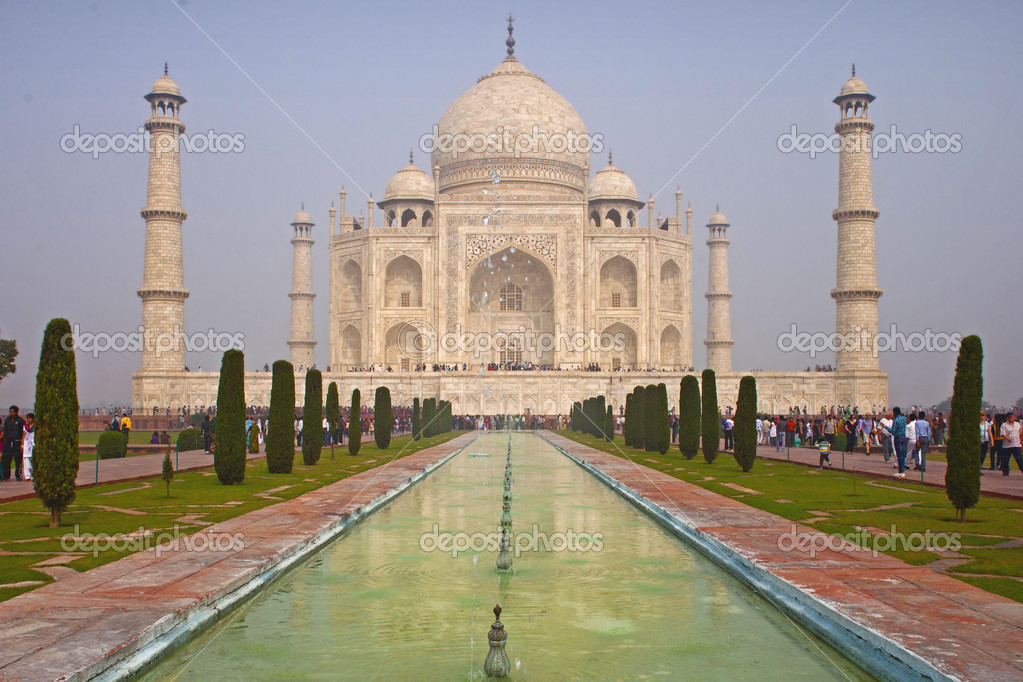 Taj mahal, un monument historique célèbre de l'Inde — Photo #22616767