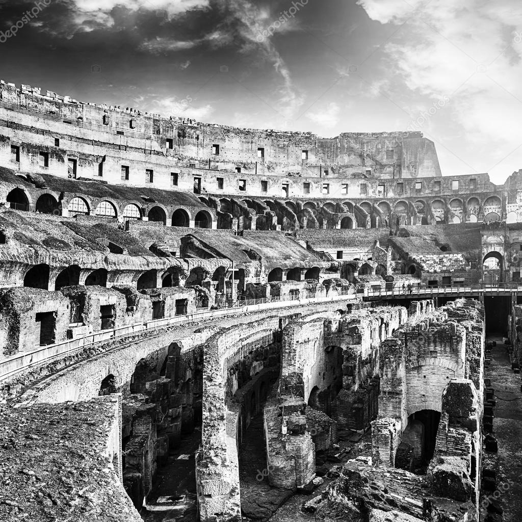 Inside Colosseum — Stock Editorial Photo © feferoni #40963109