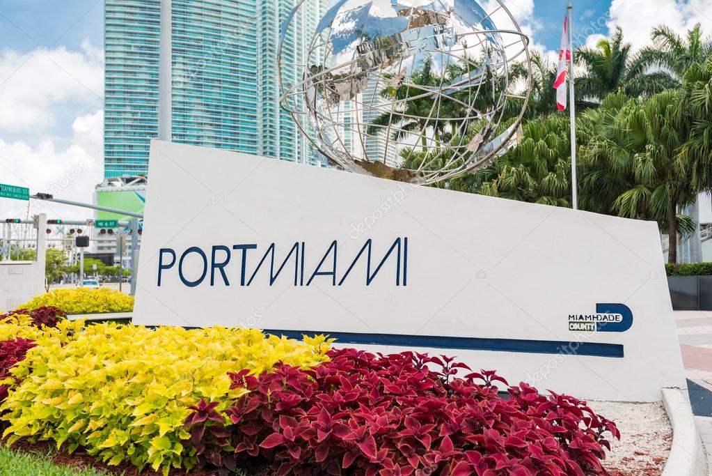 Sign at the entrance of the Port of Miami — Stock Editorial Photo ...