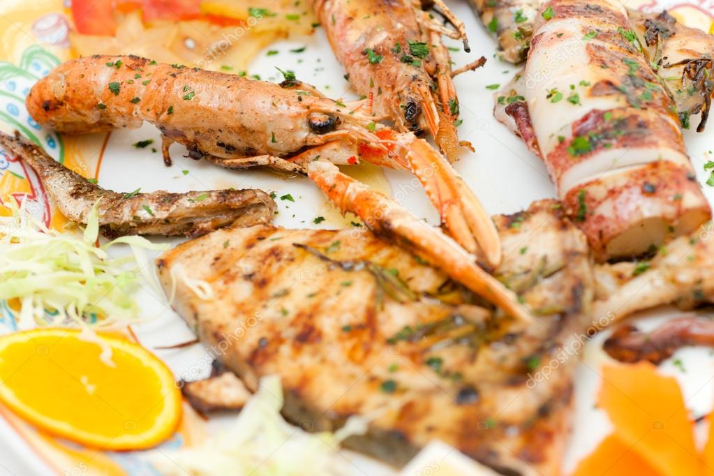 Mix grilled fish in a decorated dish. Stock Photo by ©masterlu 12237591