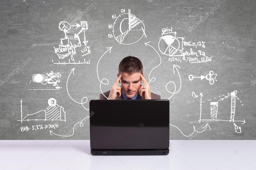 Hombre de negocios pensando en nuevos proyectos: fotografía de stock ...