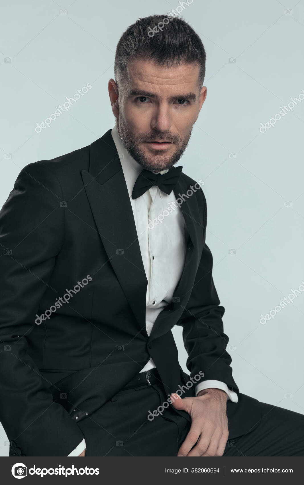 Sexy Mode Model Gibt Einen Tiefen Blick Die Kamera Und