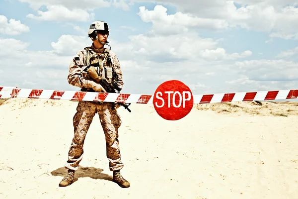 Punkt kontrolny wojskowych Stock Photos, Royalty Free Punkt kontrolny ...