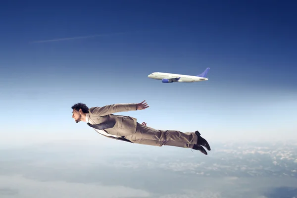 Hombre volando fotos de stock, imágenes de Hombre volando sin royalties ...