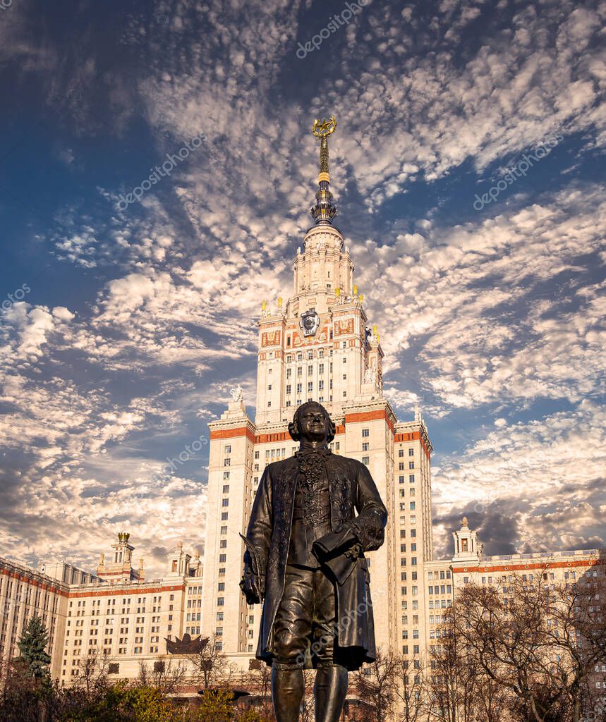 Vista del monumento a Mikhail Vasilyevich Lomonosov (escultor N. V ...