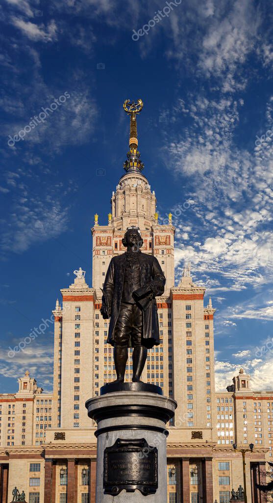 Vista del monumento a Mikhail Vasilyevich Lomonosov (escultor N. V ...