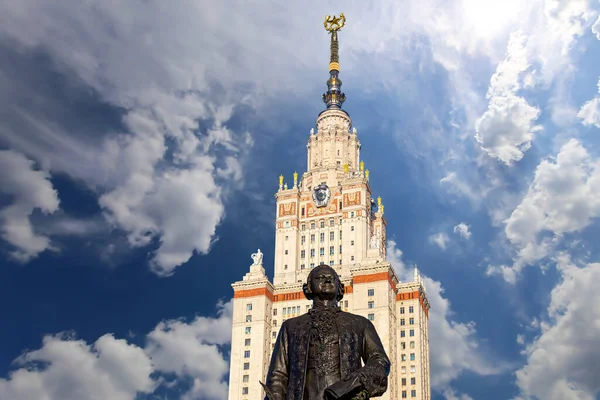 Vista del monumento a Mikhail Vasilyevich Lomonosov (escultor N. V ...