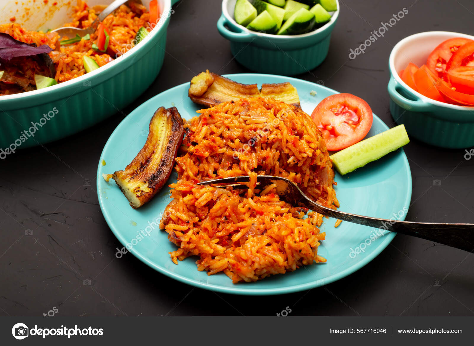Jollof Arroz Con Plátano Frito Plato Arroz Con Tomates Cebollas ...