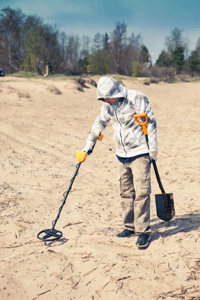 Man searching for a precious metal using a metal detector - Stock Image ...