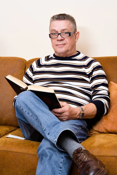 Old man reading Stock Photos, Royalty Free Old man reading Images ...