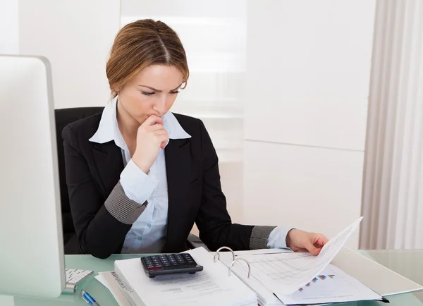 Femme comptable images libres de droit, photos de Femme comptable ...